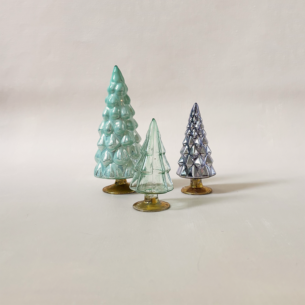 Glass Hue Tree Snowfall – Holliday