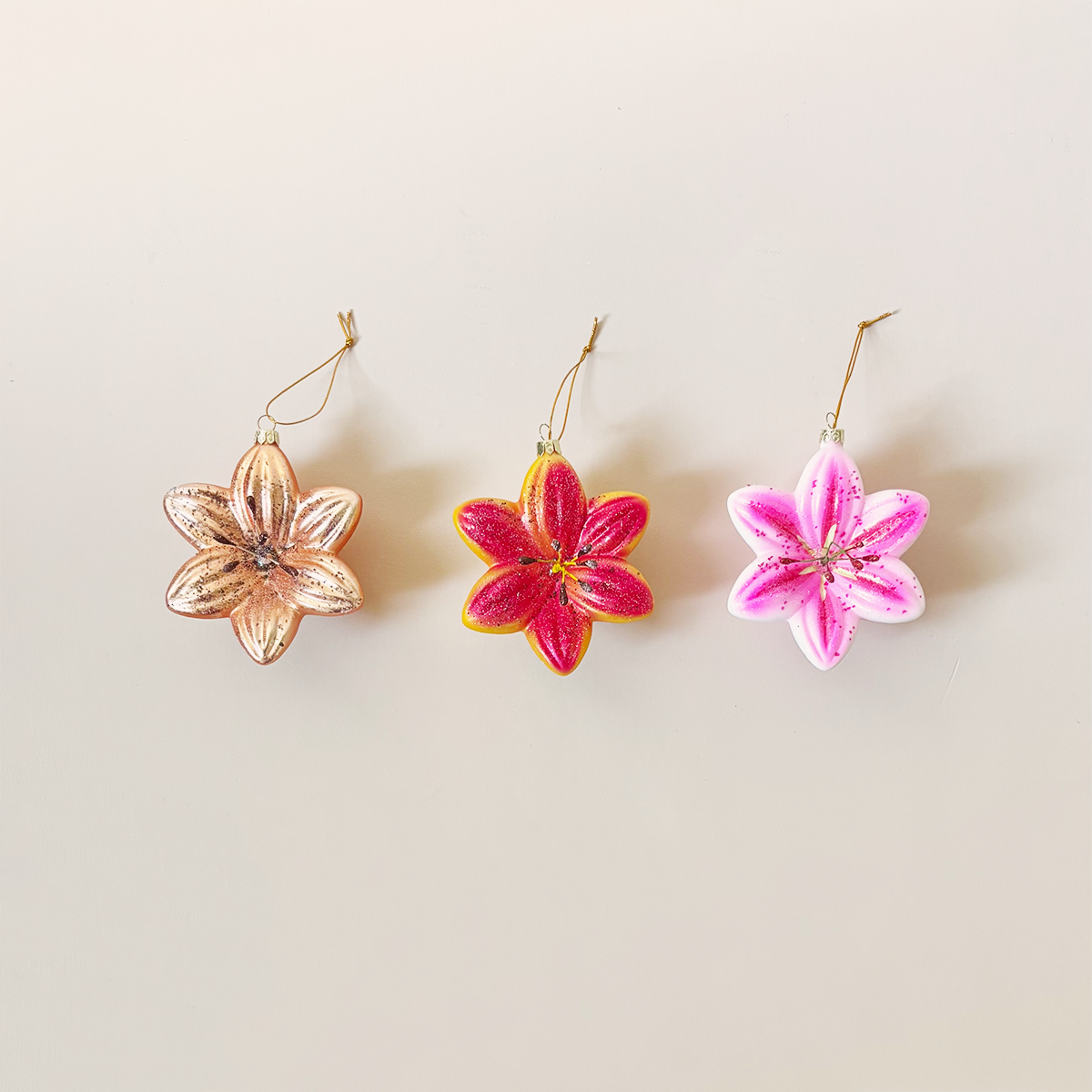 Lily Ornament – Holliday